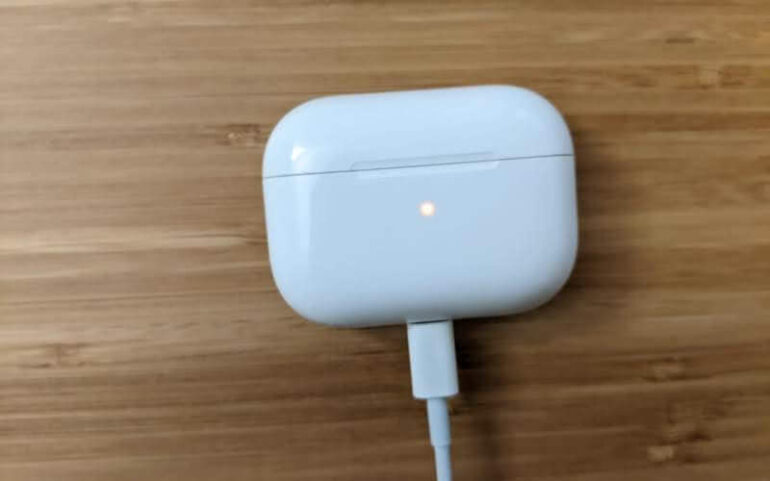 One AirPod Not Charging? It's Easy-Peazy to Fix - Gotechtor