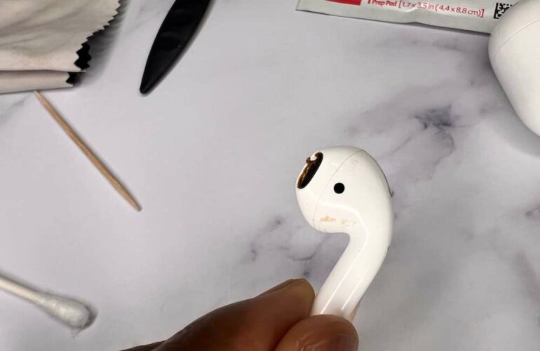 How to Clean Your AirPods (Without Damaging Them) - Gotechtor